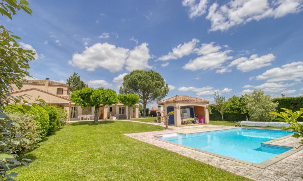 Traditionelles Familienhaus Mit Pool, In Albi, Okzitanien, Frankreich ...