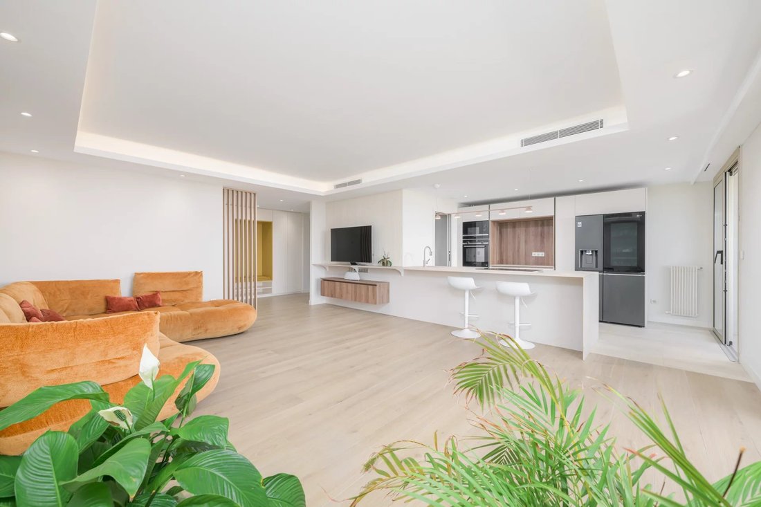 Stunning 4 Room Apartment, Sea In Nice, Provence Alpes Côte D'azur ...