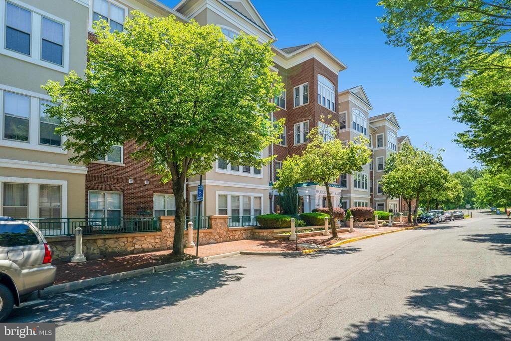 2 Bedrooms Condominium In Woodbridge, Virginia, United States For Sale ...