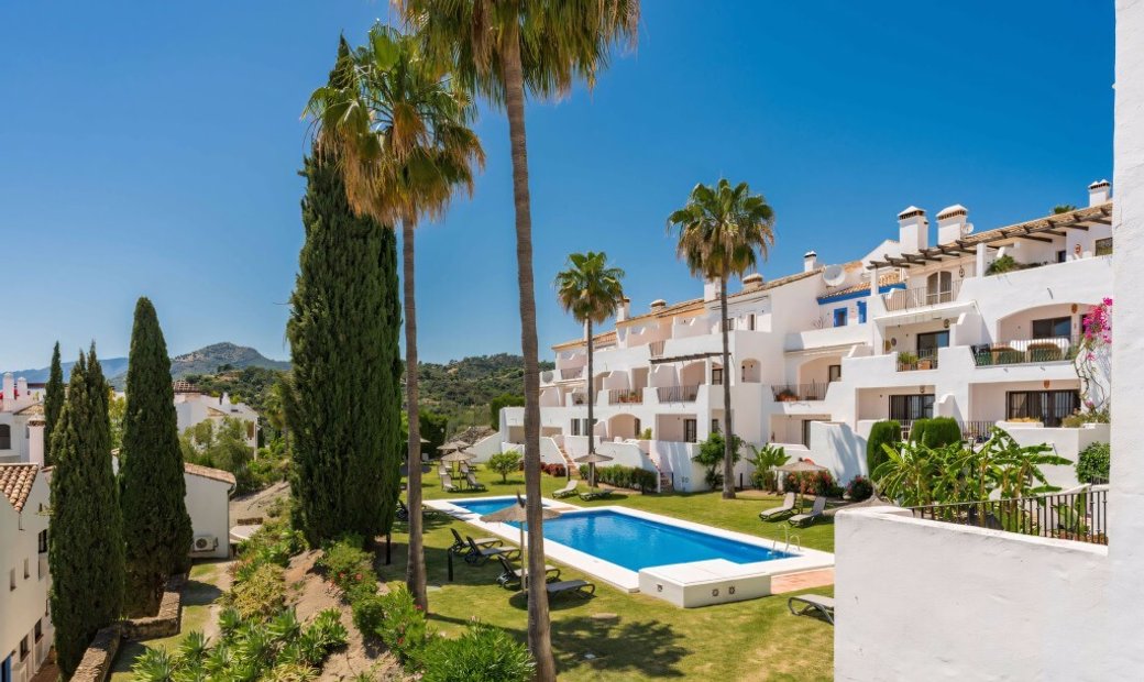 Luxury 3 Bedroom Apartment With Sea Views At El Alto, Los Arqueros In ...