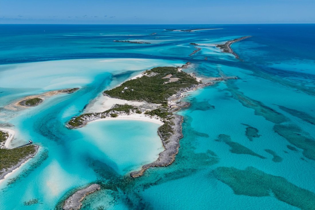 Saddleback Cay In Exuma Cays, Bahamas For Sale (15632434)