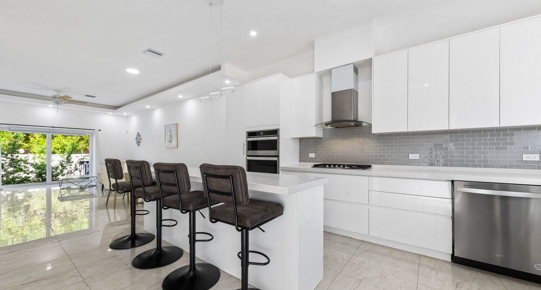 The Mantras #38 (2 Bed, 2.5 Bath In George Town, George Town, Cayman ...