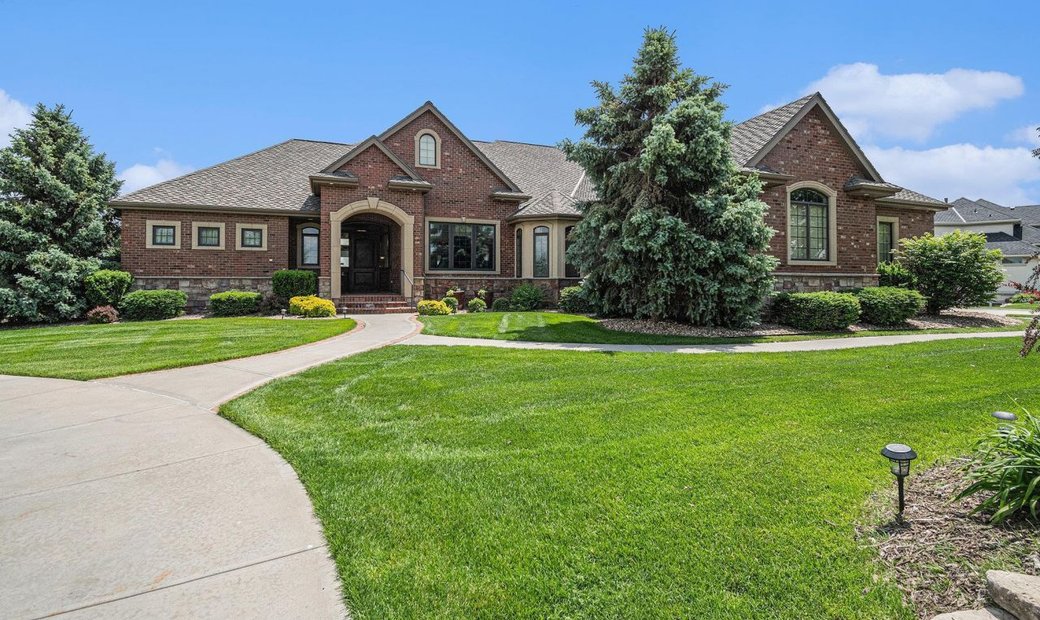 Elegant Lakefront Ranch With Private Sandy In Waterloo, Nebraska ...