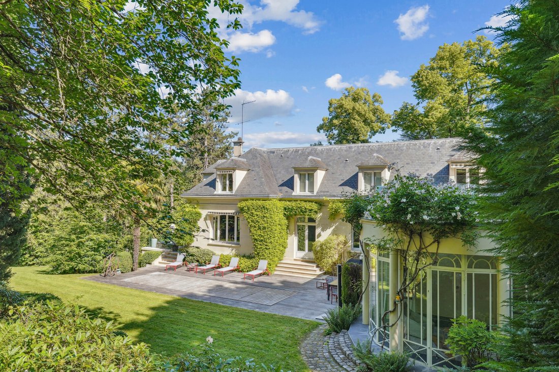 Maison Familiale De Prestige Avec Dans Rueil Malmaison, île De France ...