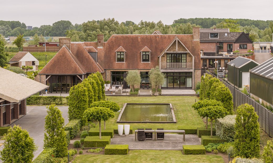 Exclusive Villa Just Outside Amsterdam – In Lijnden, North Holland ...