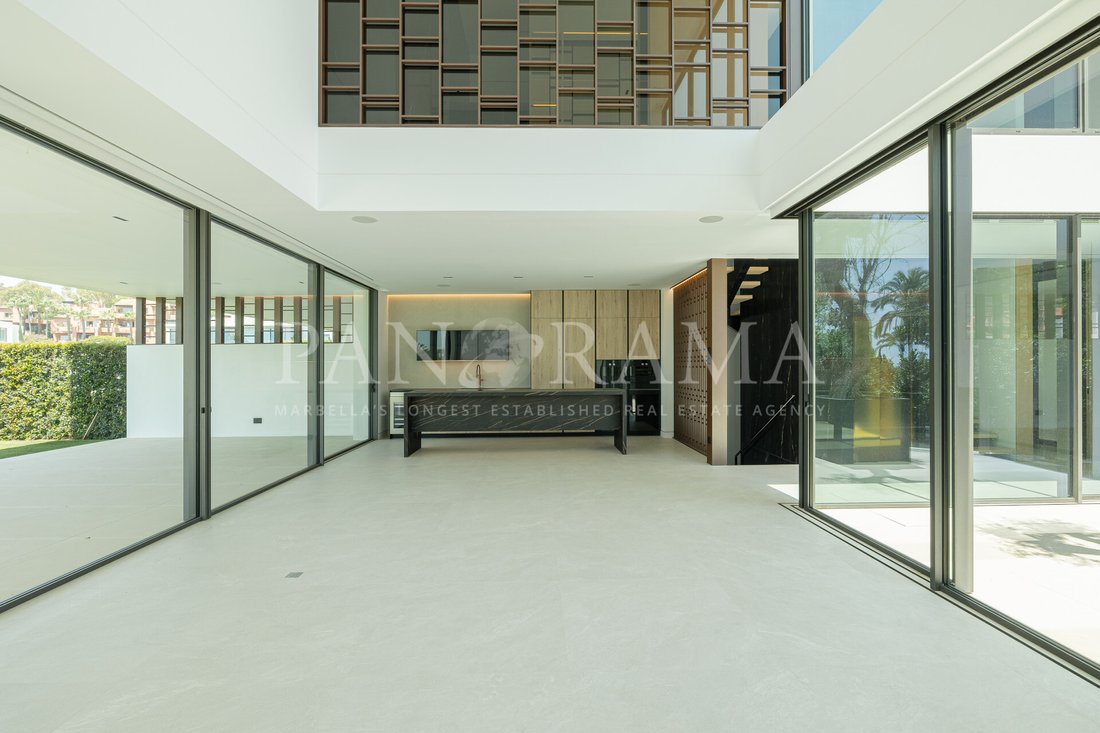 Exceptional Semi Detached Villa (Vilas 12) On In Golden Mile, Andalusia ...