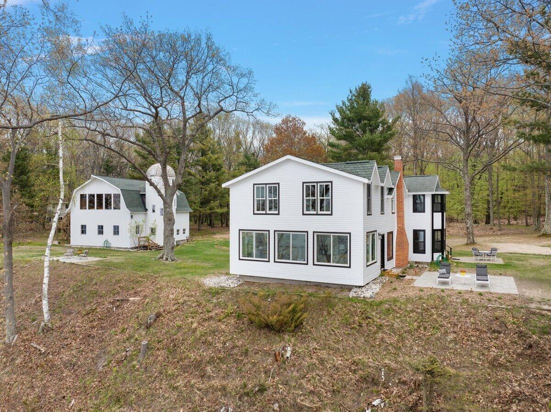 5 Bedrooms Single Family Detached In Mears, Michigan, United States For ...