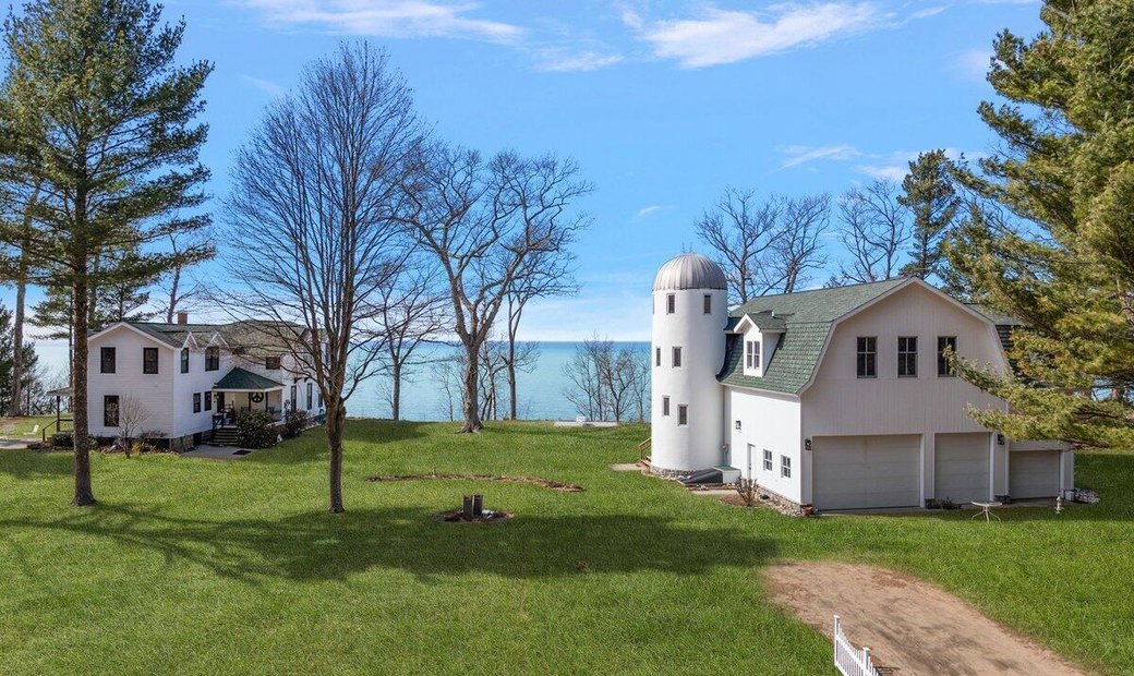 5 Bedrooms Single Family Detached In Mears, Michigan, United States For ...