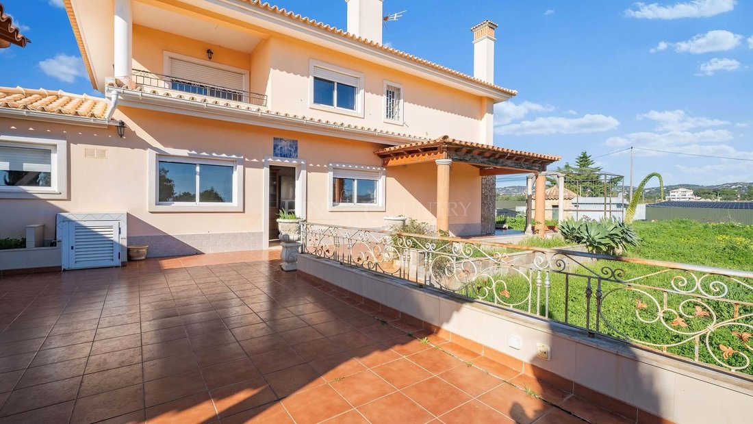 Faro/Santa Barbara De Nexe 3 Bedroom Villa With In Faro District ...