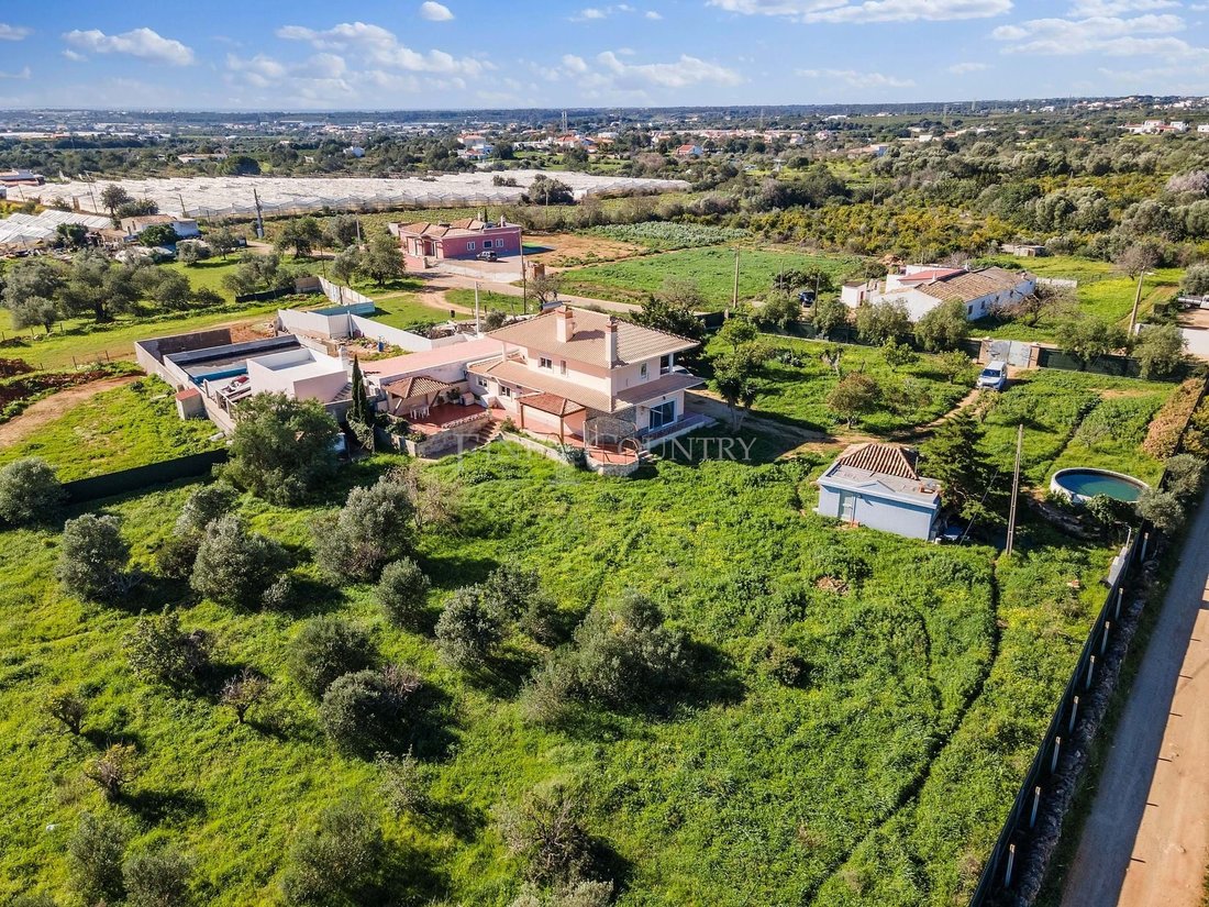 Faro/Santa Barbara De Nexe 3 Bedroom Villa With In Faro District ...