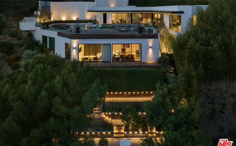 Luxury Modern Mansion In Los Angeles