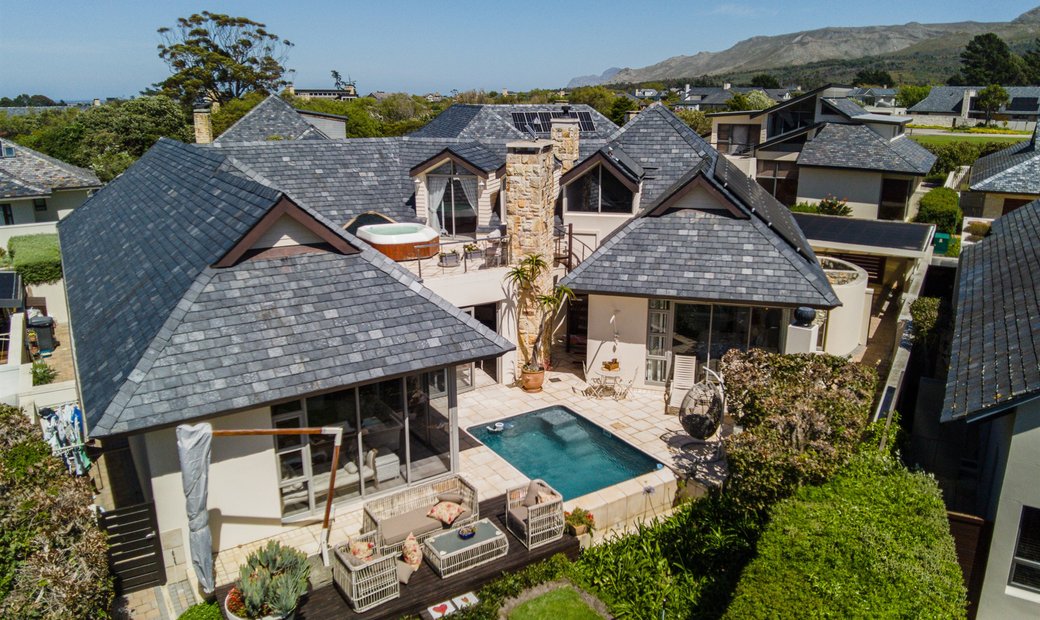 Quintessentially Designed Residence In In Cape Town, Western Cape ...
