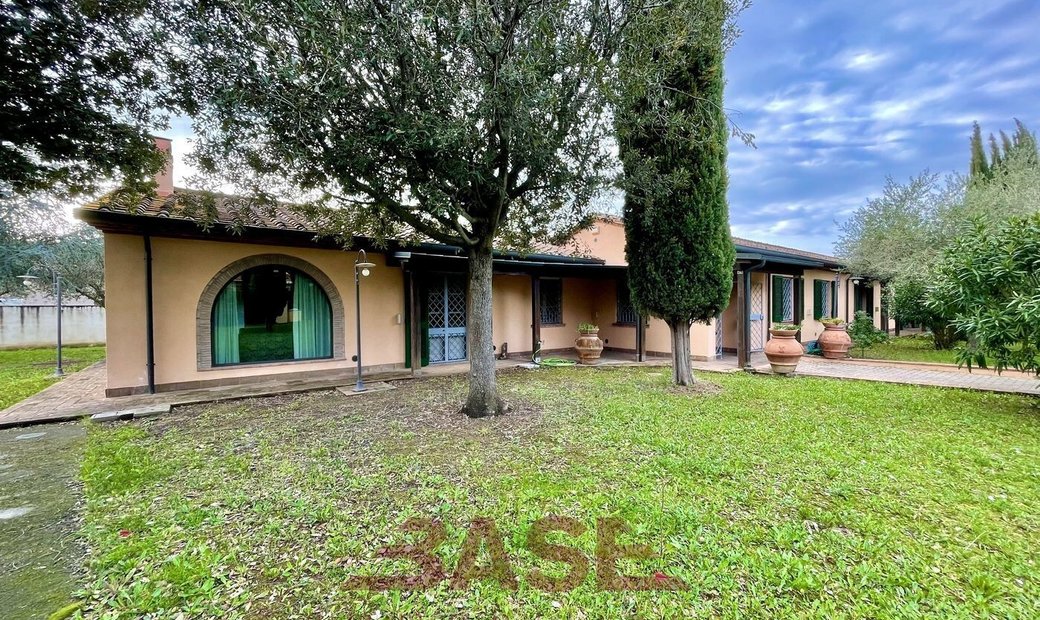 Villa With Park In The Center In Vada, Tuscany, Italy For Sale (15741334)