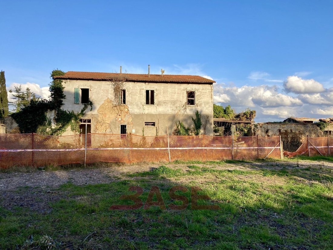 Property For Volume Recovery Of Approximately 2,000 In Cecina, Tuscany ...