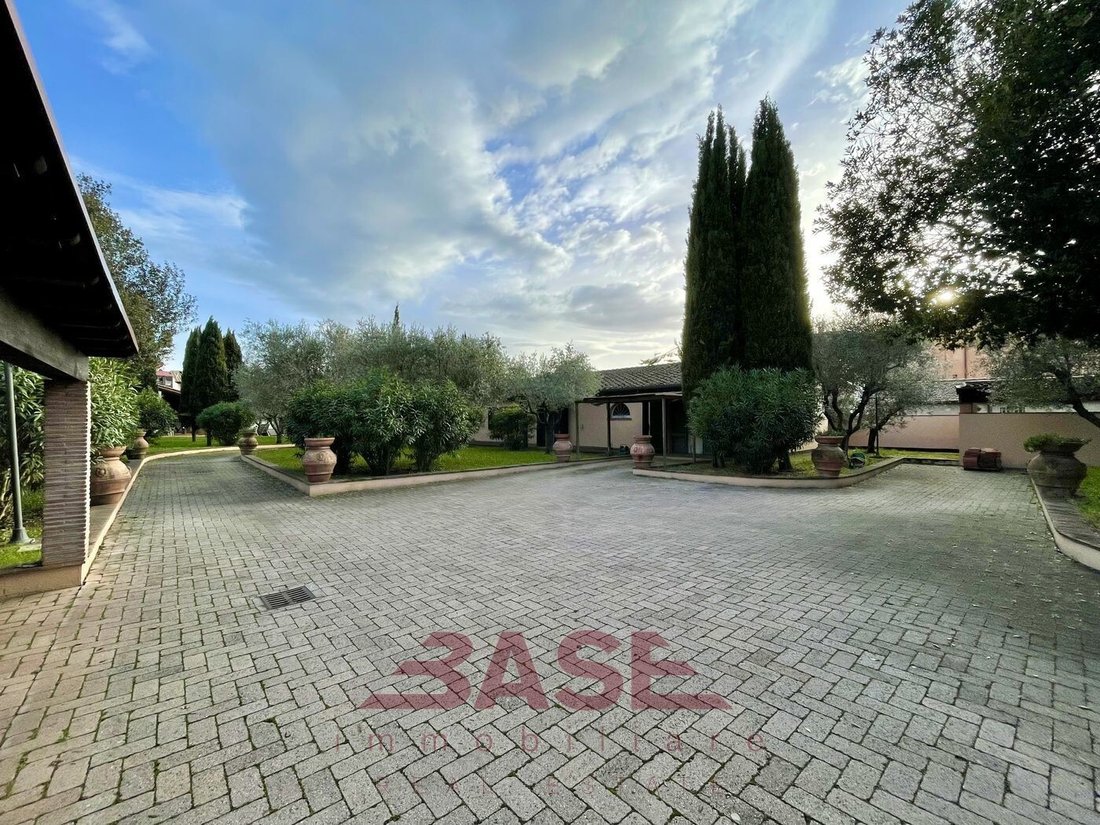 Villa With Park In The Center In Vada, Tuscany, Italy For Sale (15741334)