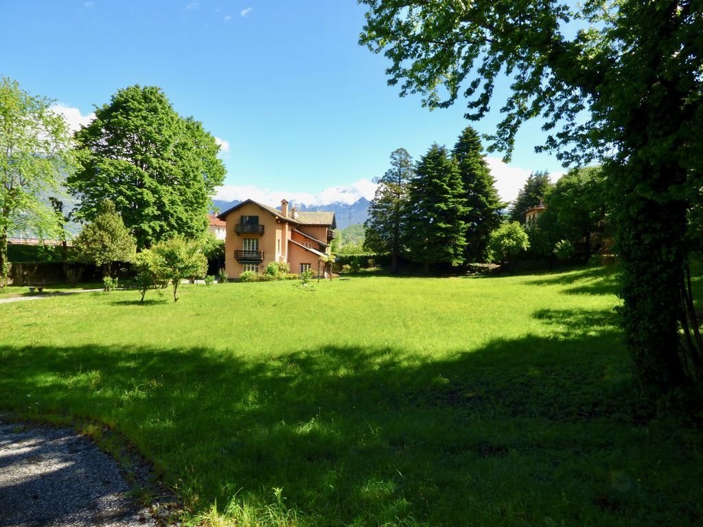Exclusive Villa With 3300 Sqm Of Garden In Colico Piano, Lombardy ...