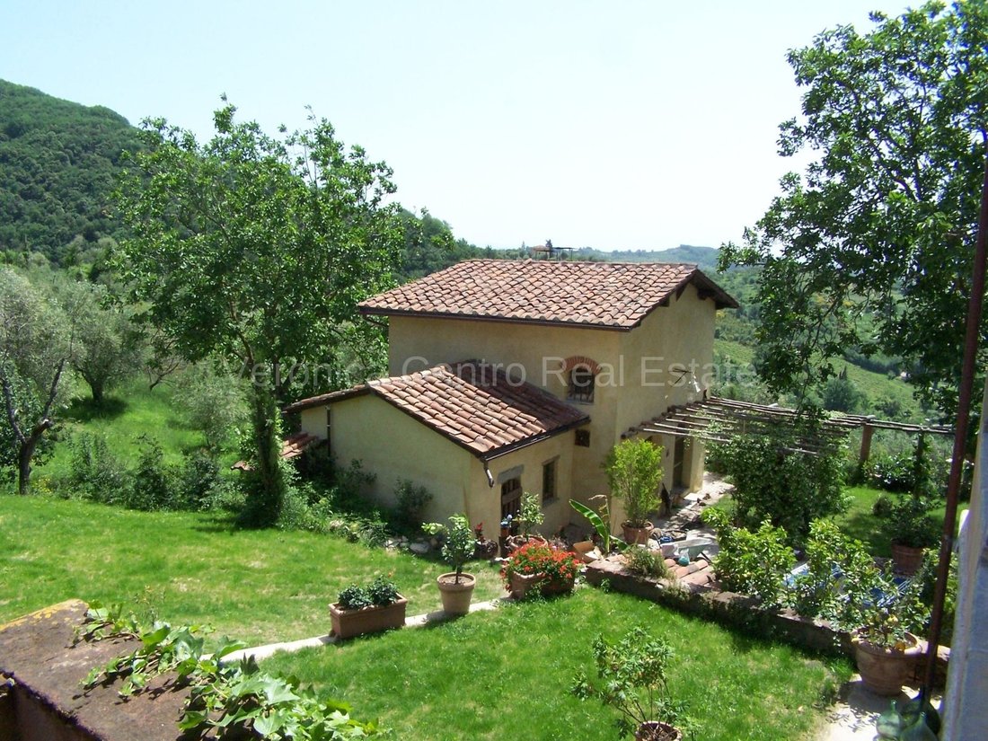 Villa With Annexes And Garden In Lucca, Tuscany, Italy For Sale (15745000)