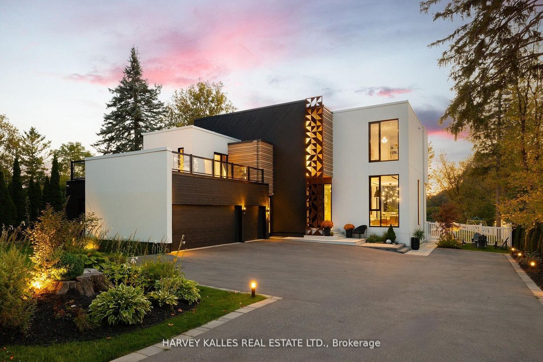 Effortlessly Chic Show Stopper In Whitchurch Stouffville, Ontario ...