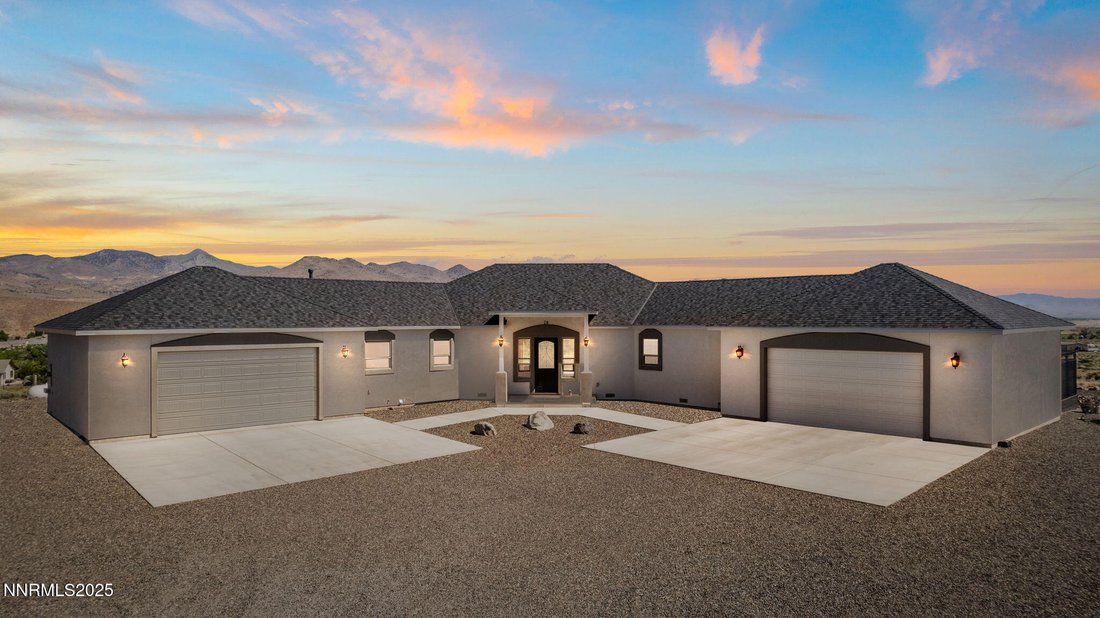Exceptional Custom Home In Prime Location In Dayton, Nevada, United ...