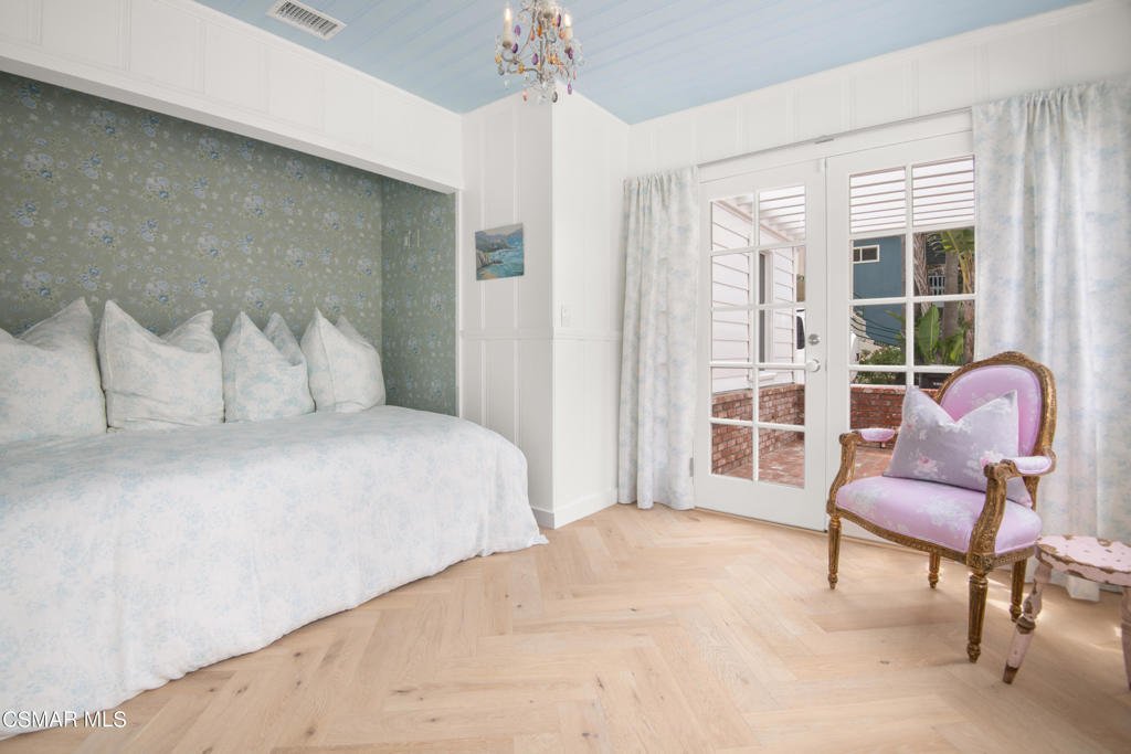 Timeless 1940s Beach Cottage With Modern In Oxnard, California, United ...