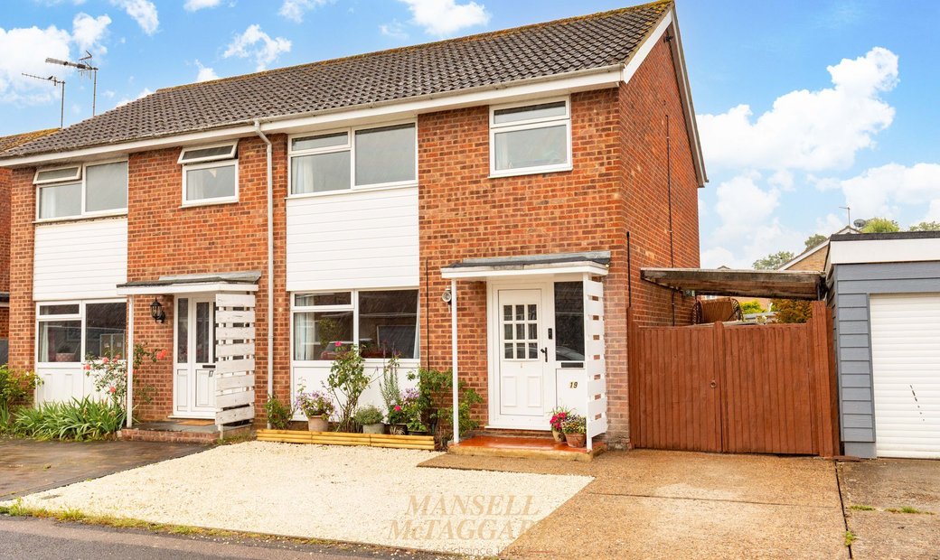 House Horley In Horley, England, United Kingdom For Sale (15756453)