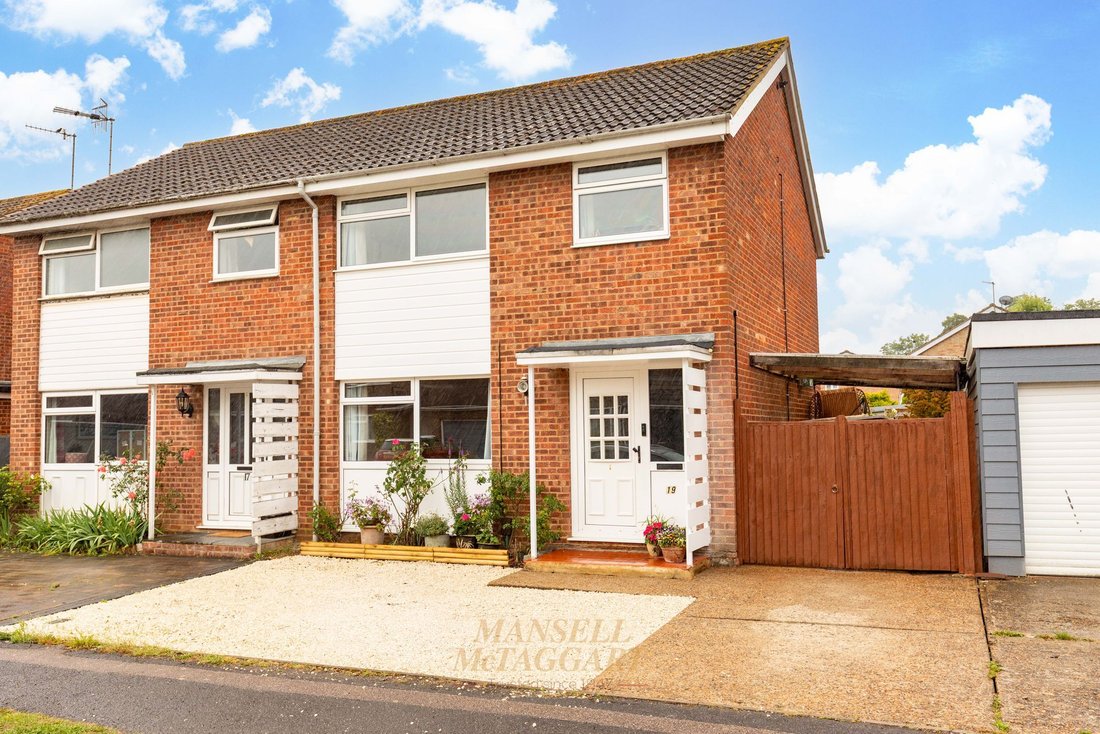 House Horley In Horley, England, United Kingdom For Sale (15756453)