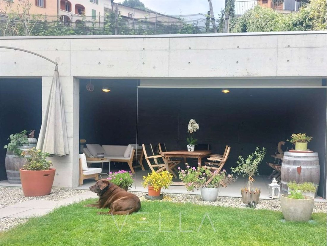 Maison Individuelle Moderne Avec Portique Dans Bosco Luganese, Tessin ...