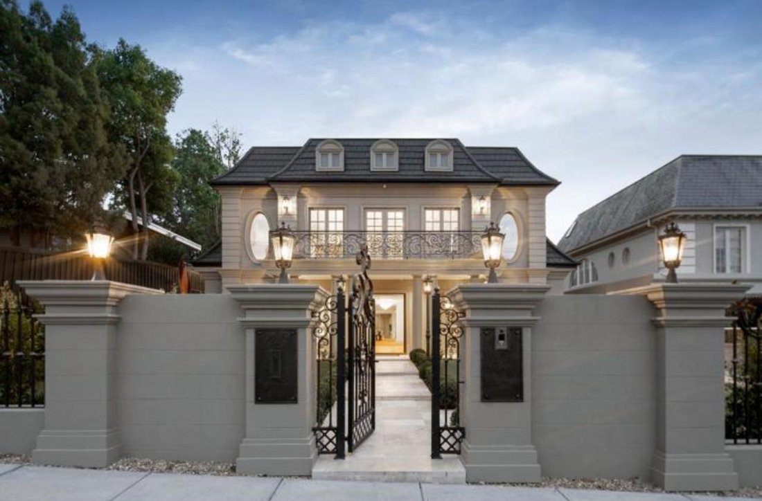 Grand 5 Bed Architect Designed Luxury Home In Deepdene, Victoria ...