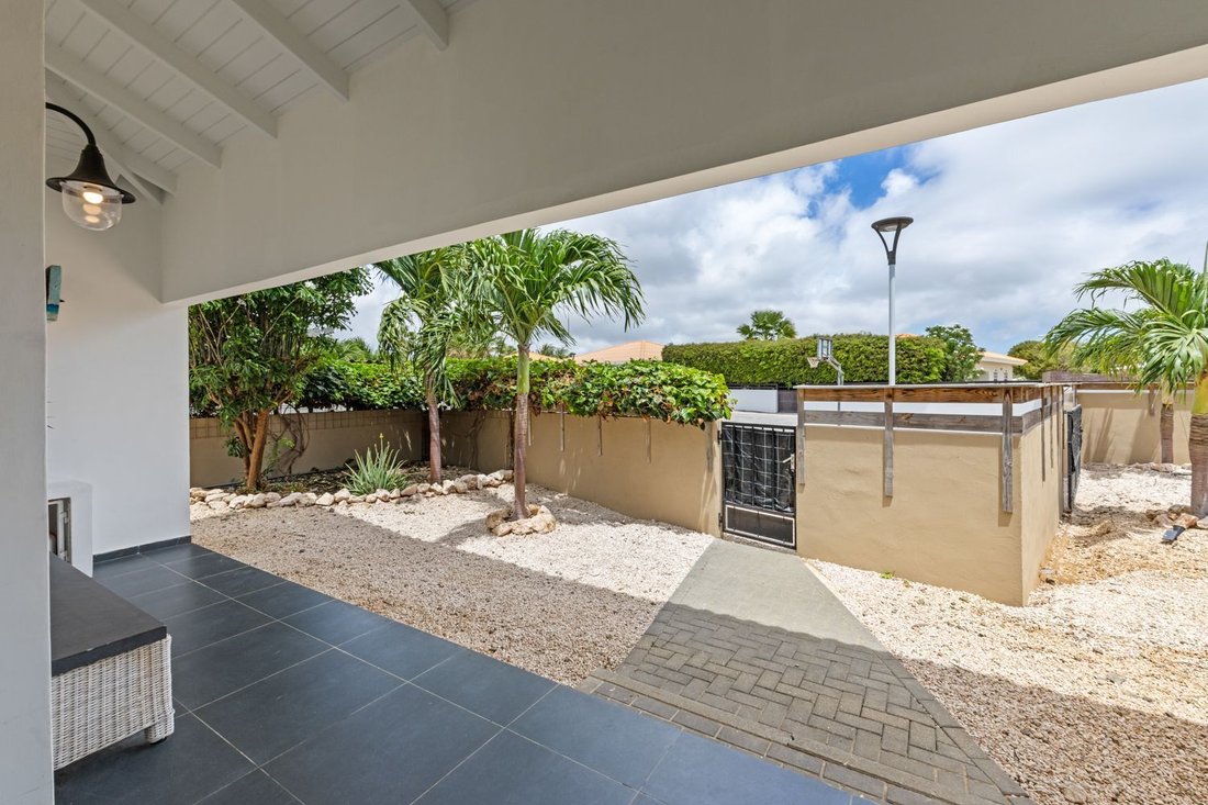Well Maintained Villa With Private Pool In Willemstad, Curaçao For Sale ...