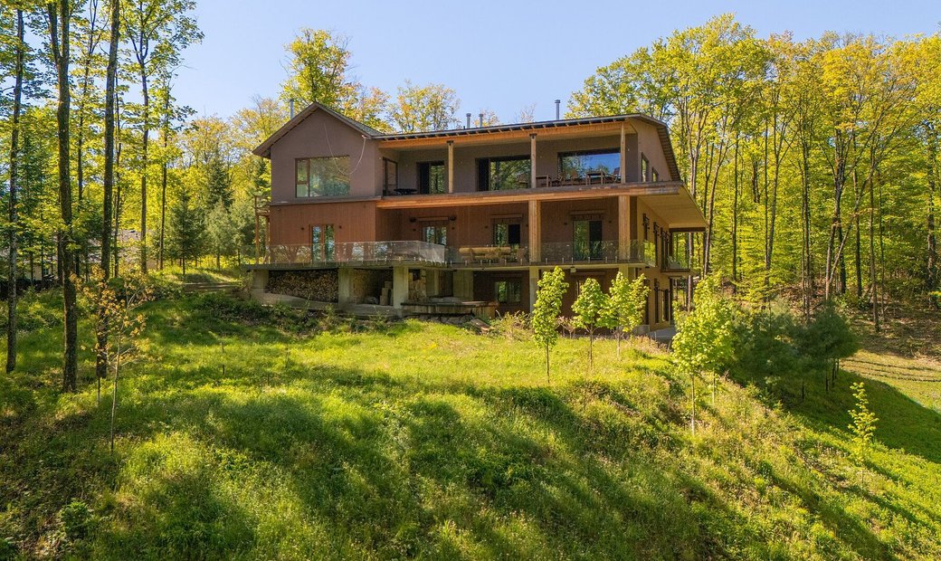 Pure Luxury Retreat In Dysart Et Al, Ontario, Canada For Sale (15761541)