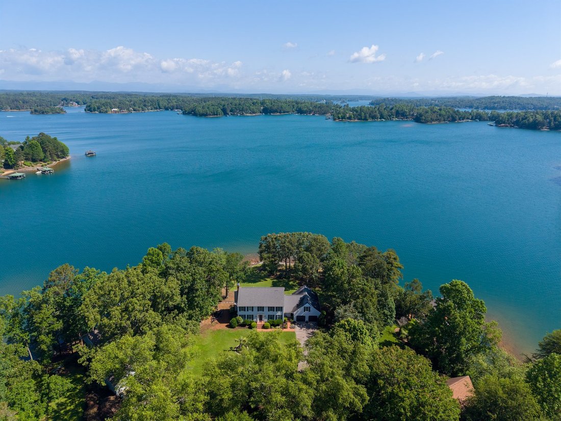 The Quintessential Lakefront Retreat In Seneca, South Carolina, United ...