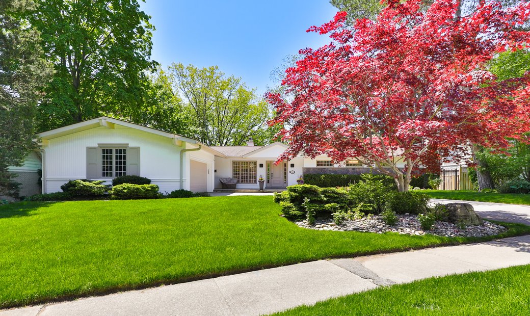 Ubicado En Un Exclusivo Callejón Sin Salida En En Mississauga, Ontario ...