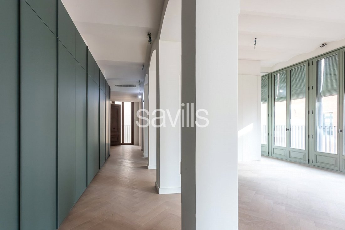 Die Rambla Catalunya Ist Eine Exklusive In Eixample, Barcelona, Spanien ...