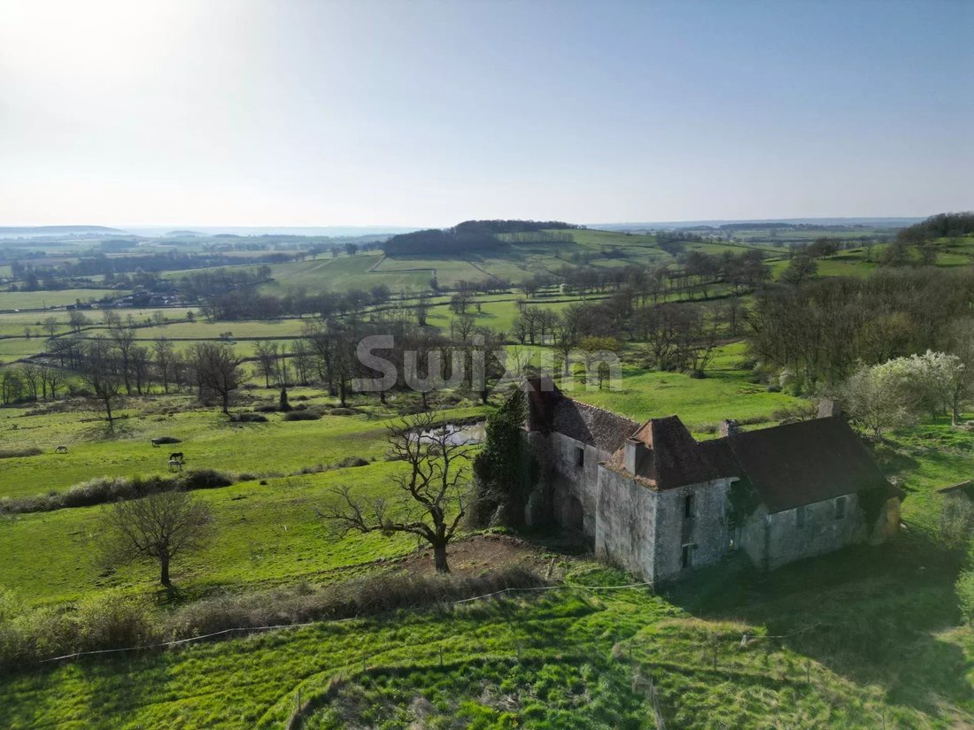Château D'avallon Dans Avallon, Bourgogne Franche Comté, France à ...