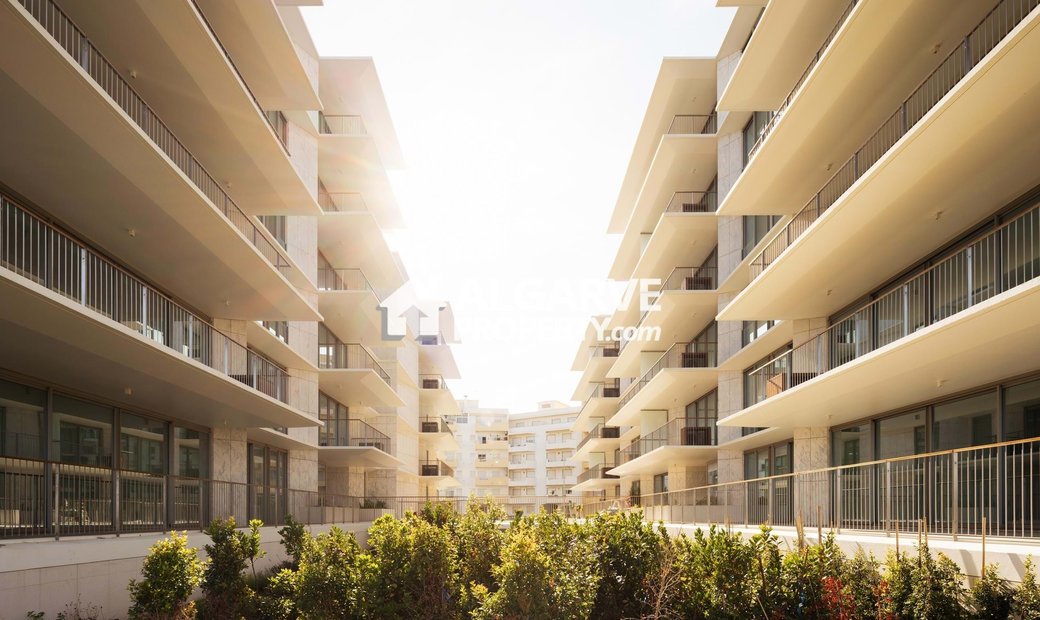 Luxury Three Bedroom Beachfront In Armação De Pêra, Faro District ...