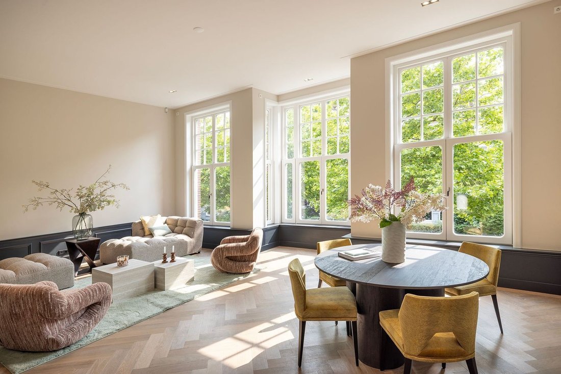 Una Mansión En Apollobuurt, Holanda Septentrional, Países Bajos En ...