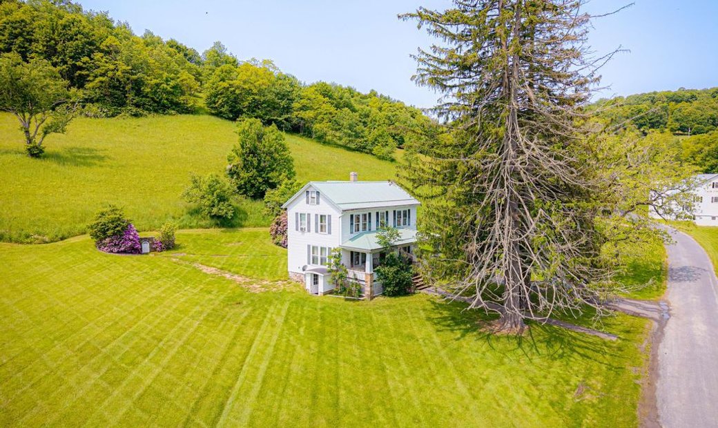 Historic Bedford Farm With Barn In Pleasantville, Pennsylvania, United ...