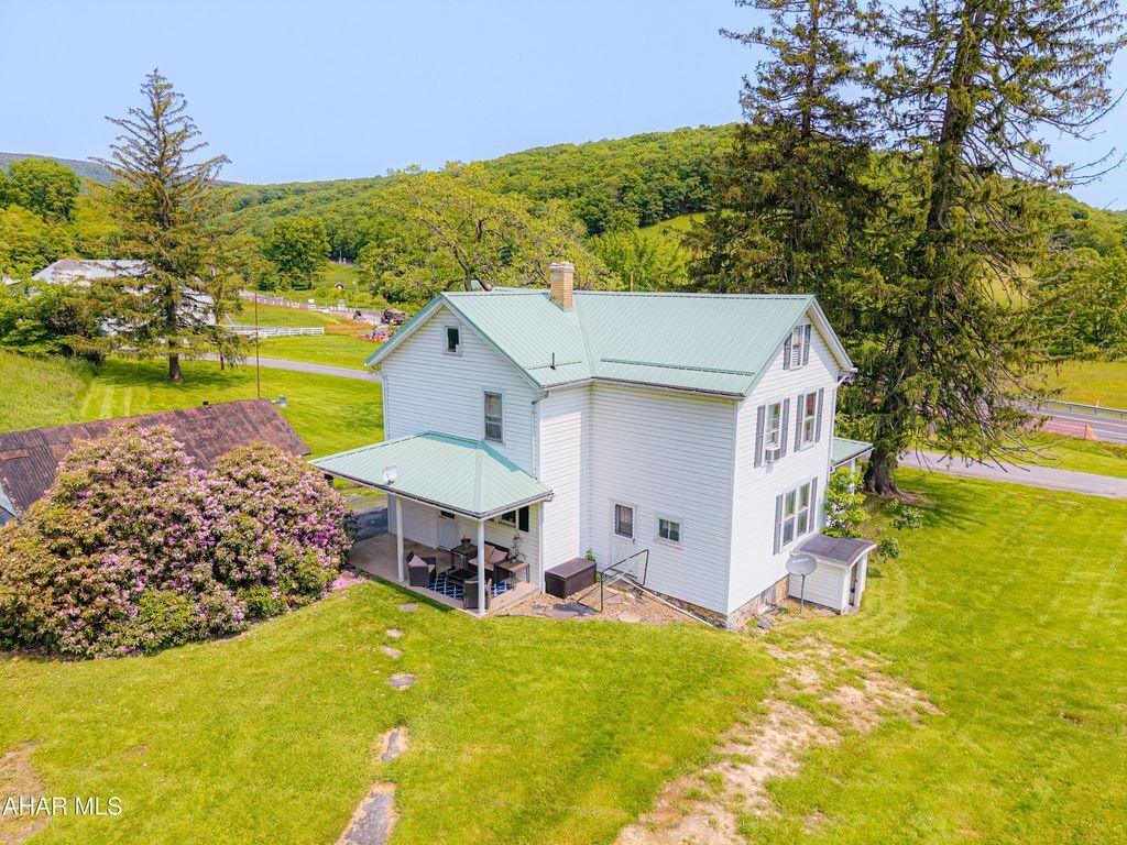 Historic Bedford Farm With Barn In Pleasantville, Pennsylvania, United ...