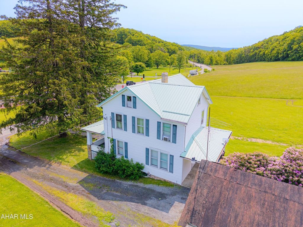 Historic Bedford Farm With Barn In Pleasantville, Pennsylvania, United ...