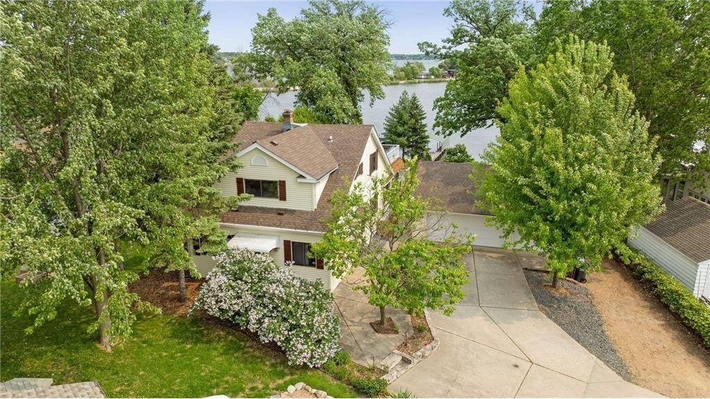 Rare Lake Minnetonka Gem In Spring Park, Minnesota, United States For ...