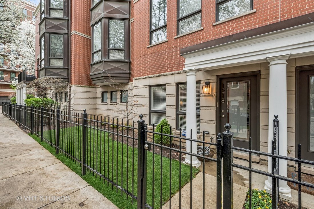 Villa/Townhouse Chicago United States In Chicago, Illinois, United ...