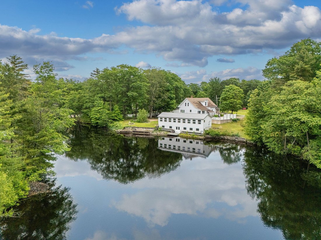4 Bedrooms Single Family Detached In Limerick, Maine, United States For ...