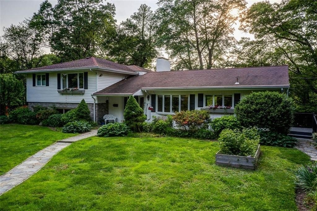Exceptional Waterfront Split In South Kingstown, Rhode Island, United ...
