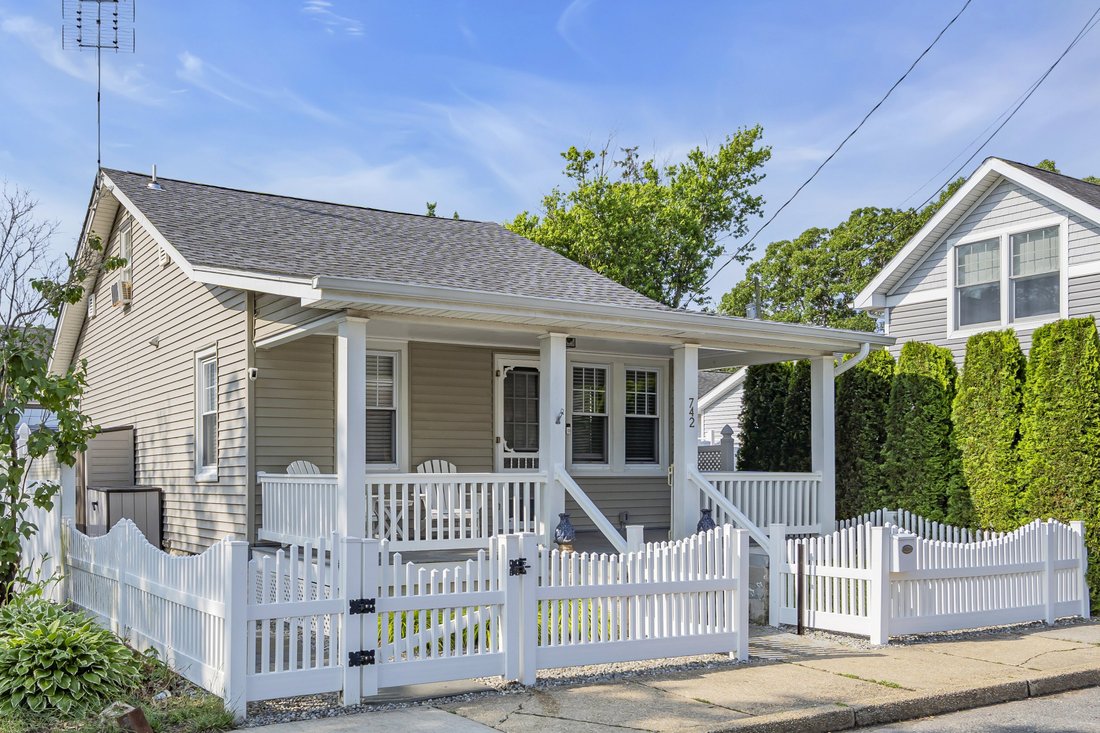 Charming Cottage Style Home In Belmar, New Jersey, United States For ...