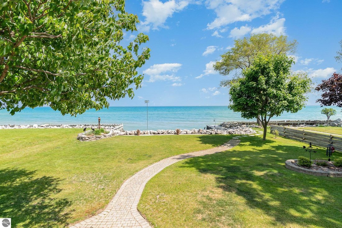 4 Bedrooms Single Family Detached In East Tawas, Michigan, United ...