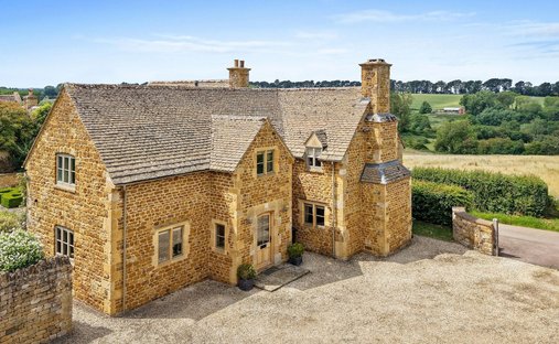 Luxe vue sur la montagne maisons à vendre en Hindlip, Angleterre, Royaume-Uni | JamesEdition