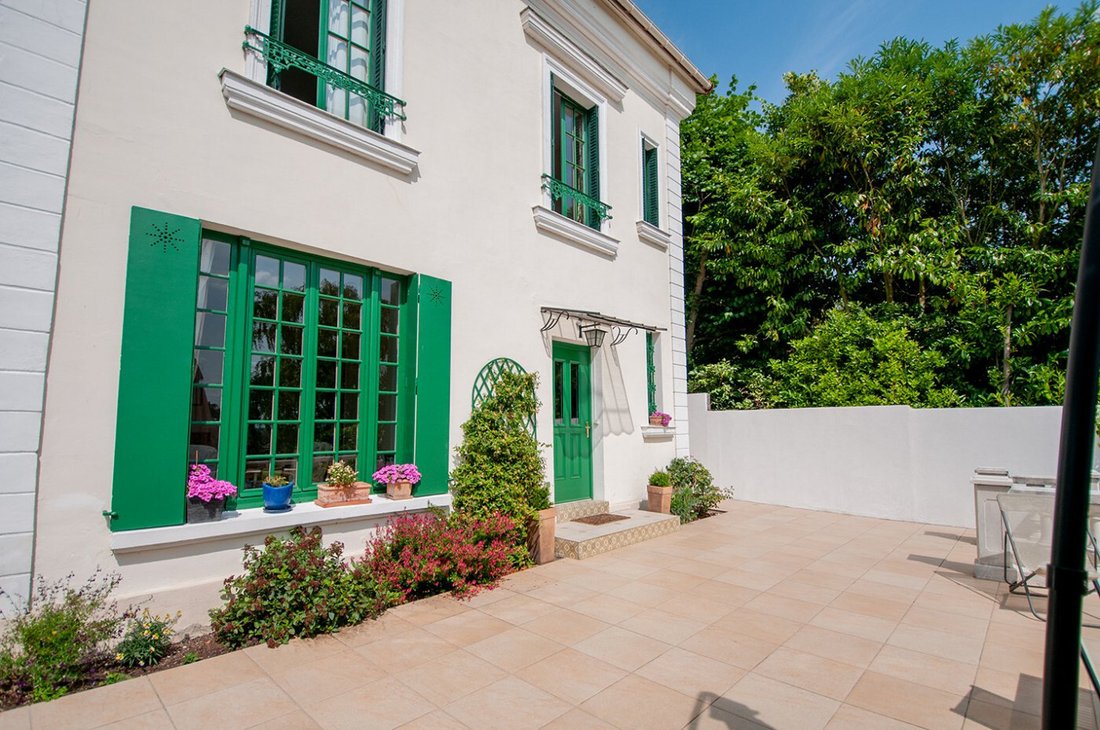 In A Historic Village, Appreciated For Its In Médan, île De France ...