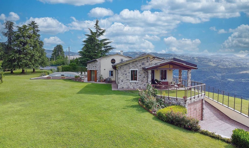 Eco Friendly Villa In Valpolicella's Countryside In Veneto, Italy For ...