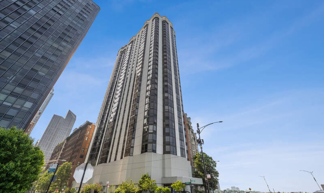 Chic Completely Renovated Condo In Chicago, Illinois, United States For ...
