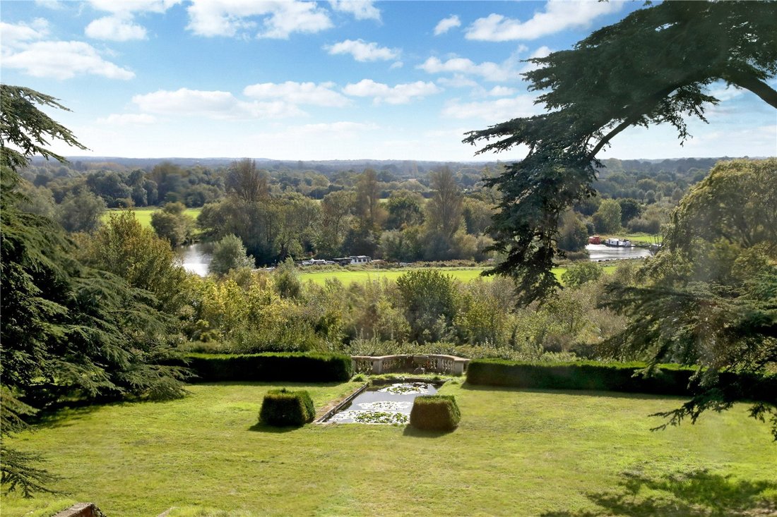 Shiplake, Henley On Thames, Oxfordshire In Shiplake, England, United ...